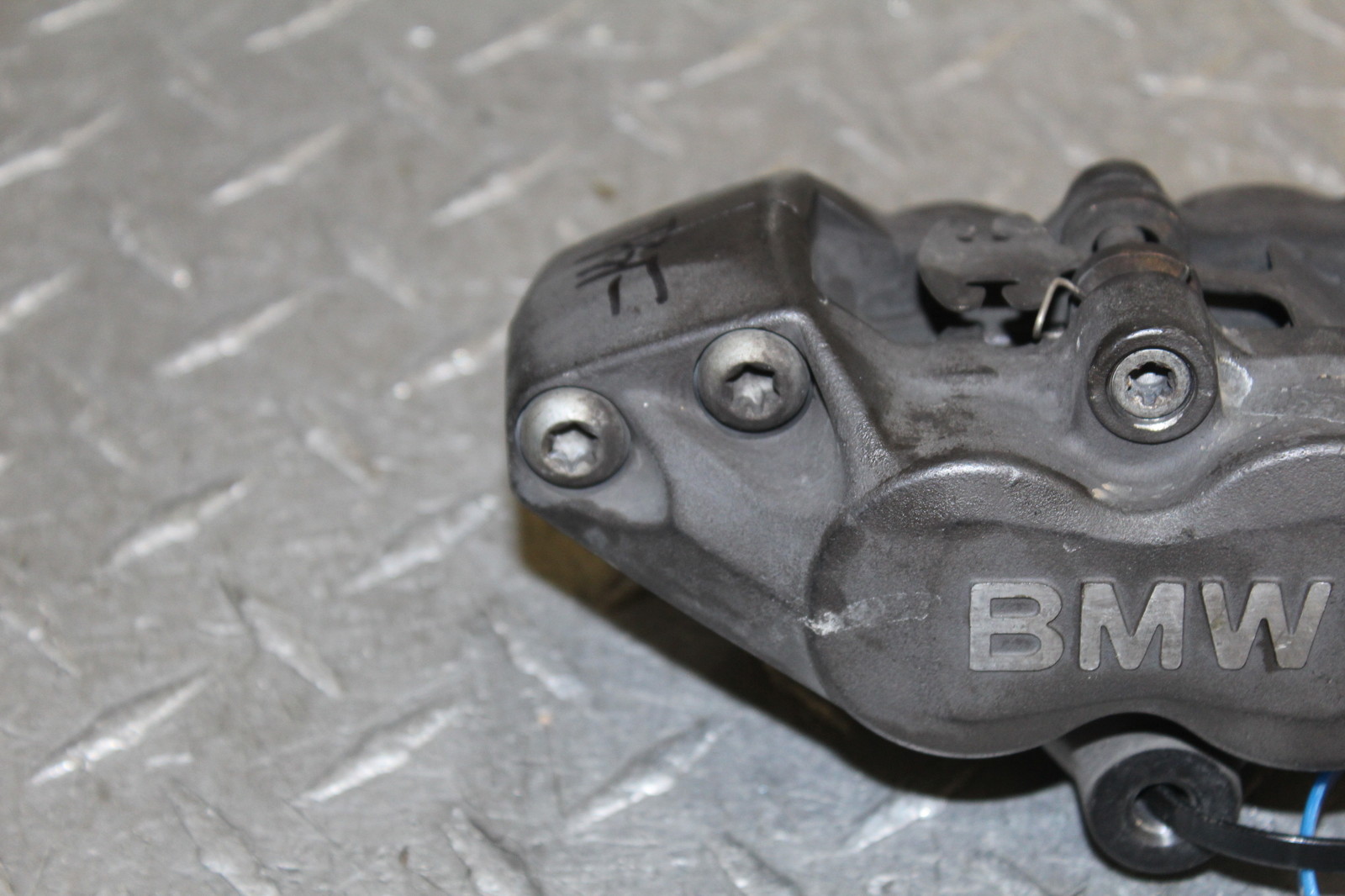 2002 BMW R1150RT-P R1150RT POLICE RIGHT FRONT BRAKE CALIPER | eBay