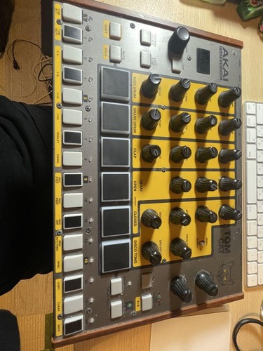 Akai Tom Cat Rhythm Machine Used 8-pad 10-knob Yellow/Gray Reverb ...