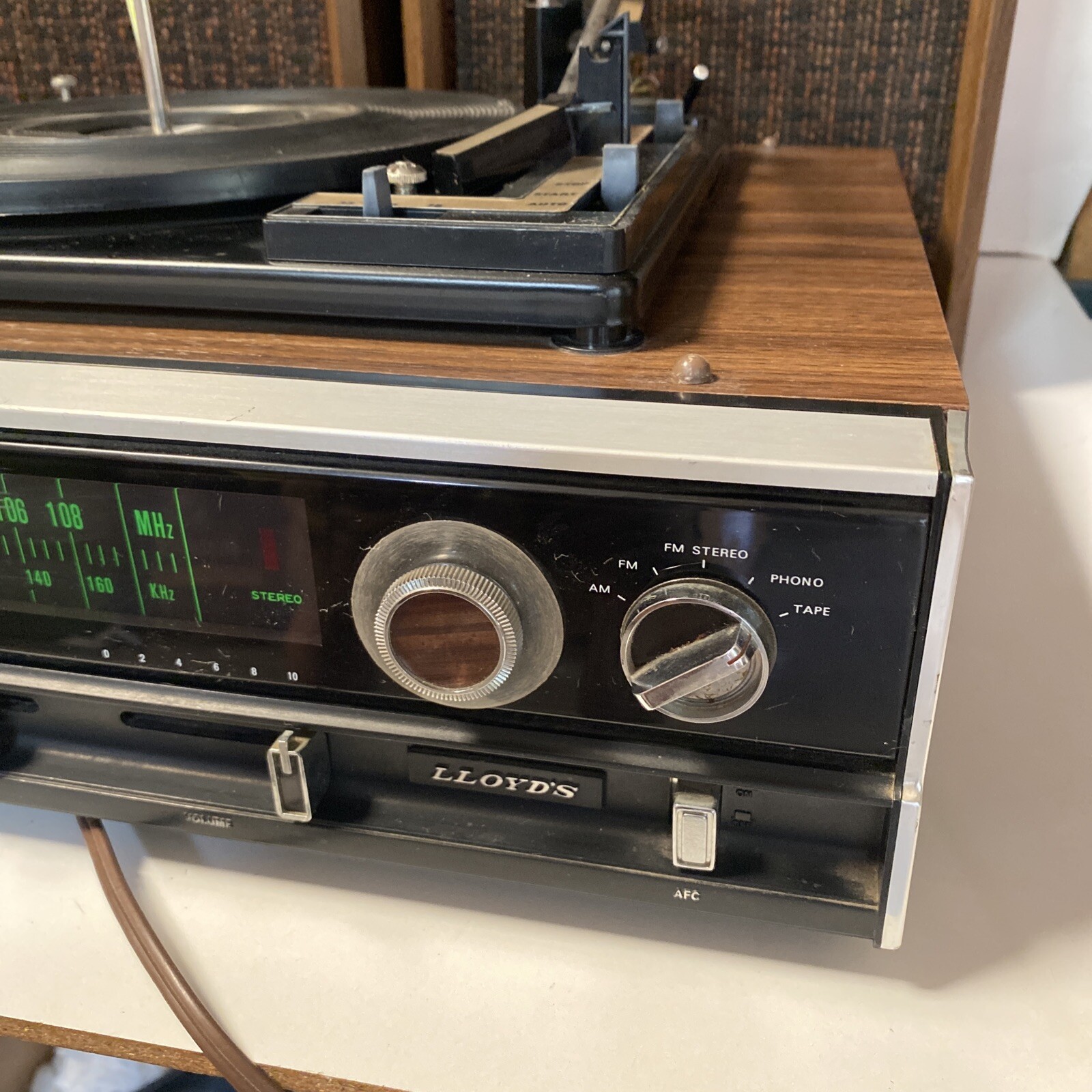 Lloyd’s 1b17-210A Vintage Record Player AM FM receiver 40w Speakers ...