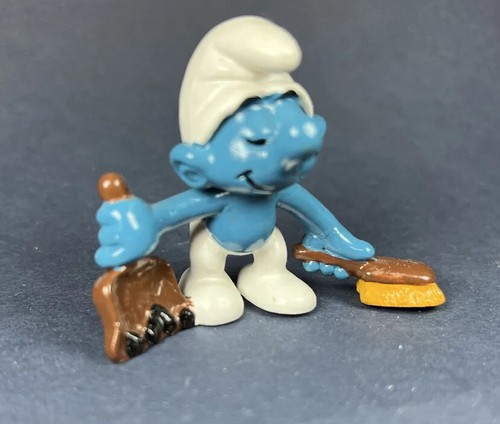 Vintage 1984 Smurf Cleaning Sweeping Dustpan Broom Figure Schleich PEYO ...
