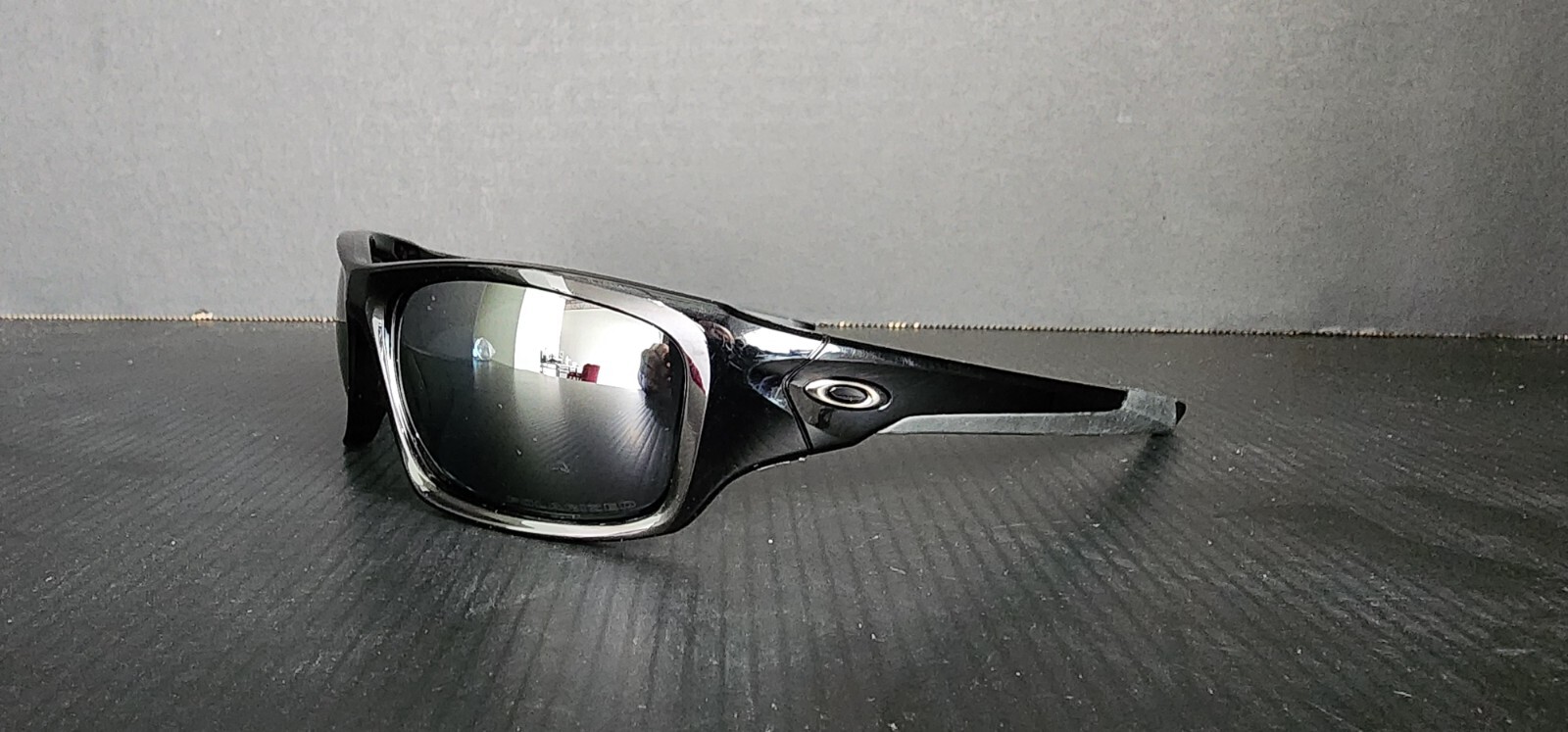 Oakley Valve Sunglasses black polished frame Polarized lens 12-837 New
