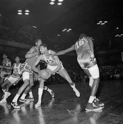 1966 Wilt Chamberlain And Bill Russell Boston Celtics Old Basketball ...