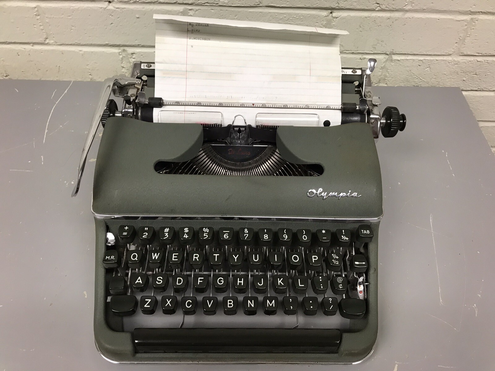 VINTAGE 1961 OLYMPIA SM-3 GREEN PORTABLE TYPEWRITER WITH CASE NICE! | eBay