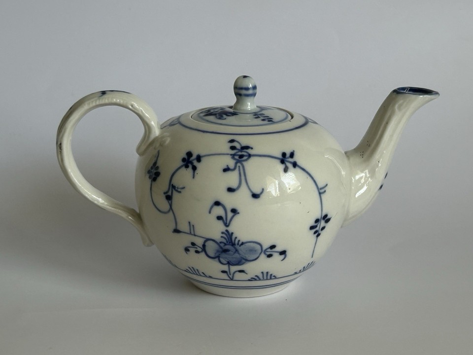 Antique Rauenstein German Porcelain Teapot Blue & White Strawflower ...