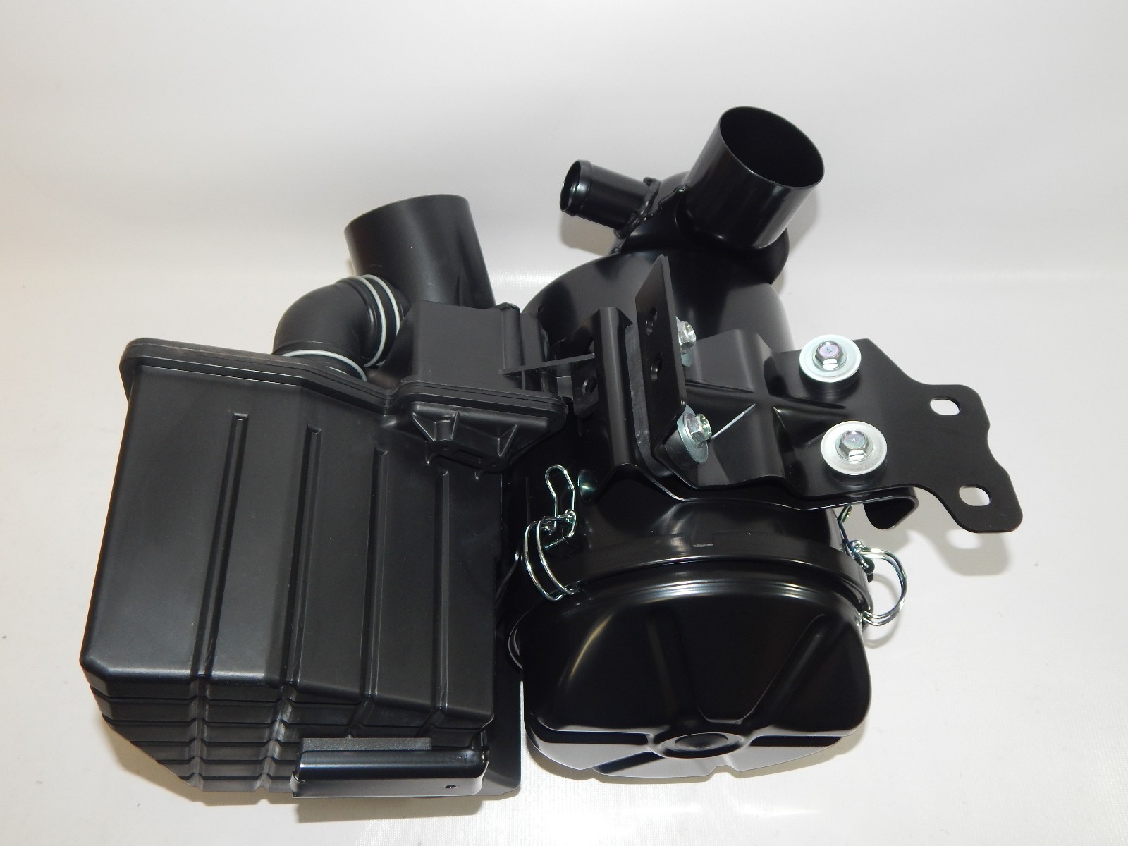 New OEM 1999-2003 Isuzu N-Series 4JB1 Engine Air Cleaner Assembly ...