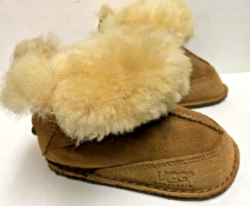 NIB UGG S/N Boots Unisex Shearling Crib shoes Booties months size 5 ...