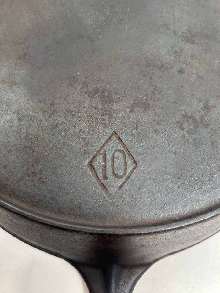 Chicago Hardware Foundry CHF # 10 Diamond Logo Cast Iron Skillet, Heat ...