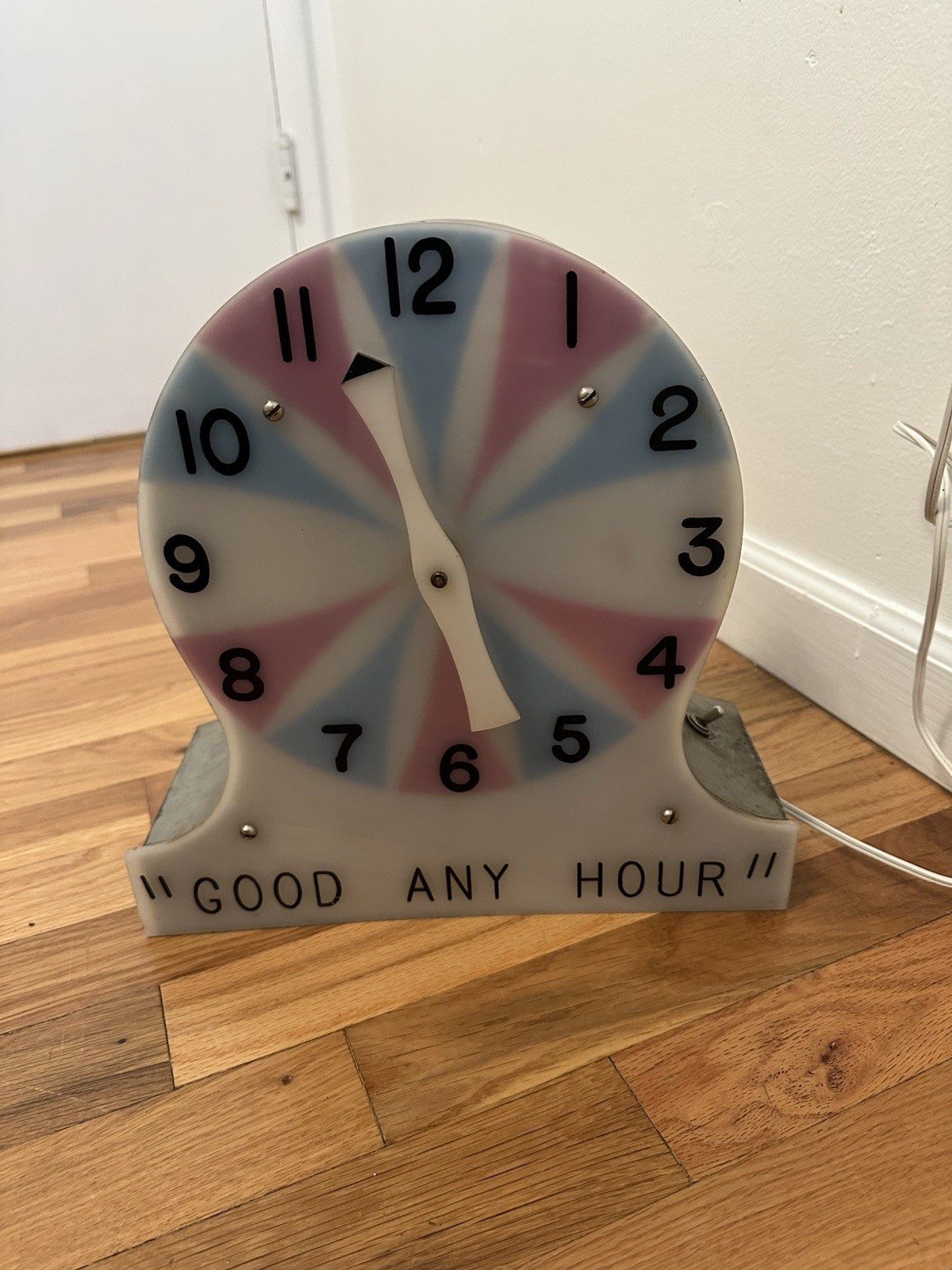 RARE ANTIQUE "GOOD ANY HOUR!" LIGHT UP CLOCK SPINNING ARROW COUNTERTOP ...