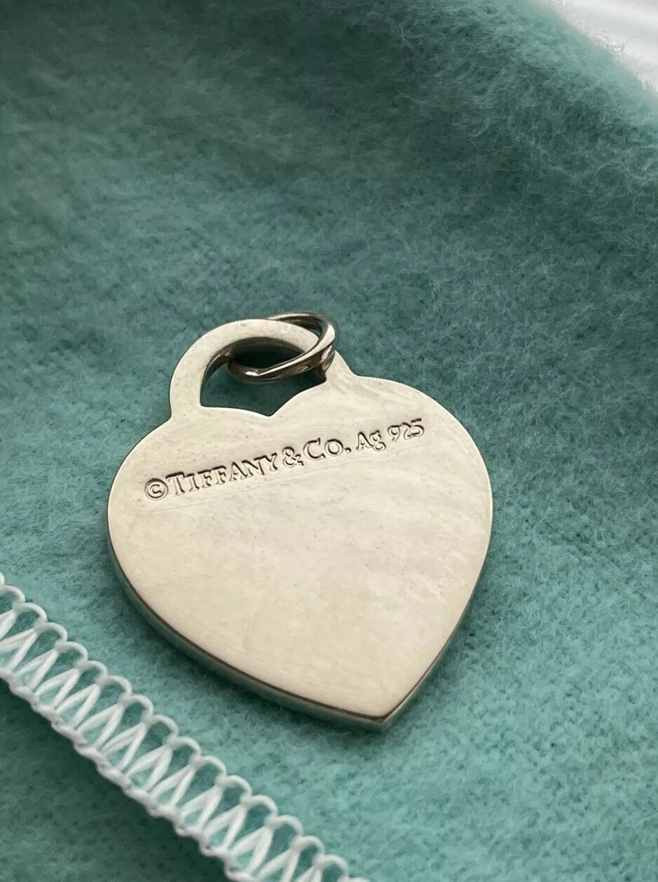 Tiffany & Co. Return to Tiffany heart tag charm. Tif… - Gem