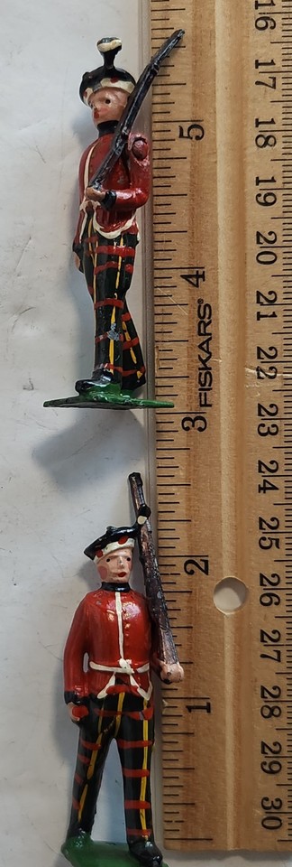 BRITAINS THE KING'S OWN SCOTTISH BORDERERS IN TAMS SET OF 5 METAL TOY ...