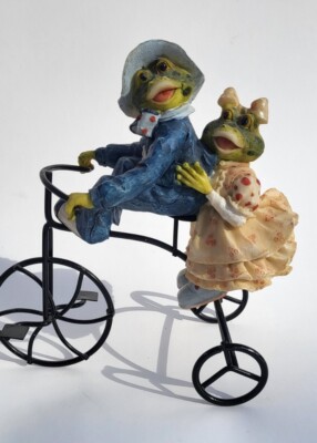 Springtime Frogs On A Metal Tricycle Resin. Table Decor | eBay