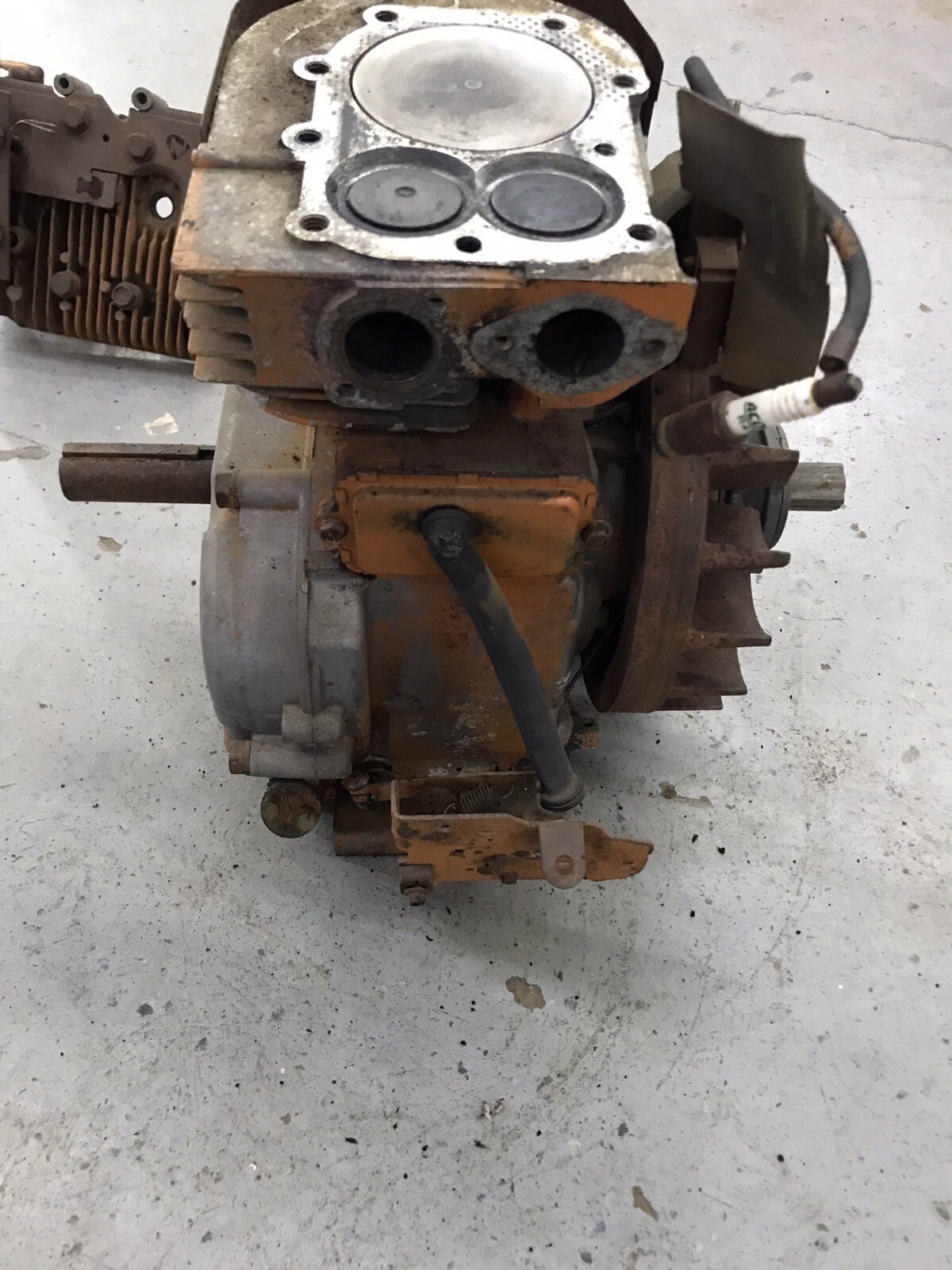 Vintage Briggs and Stratton 8HP Engine motor flywheel crank case block ...