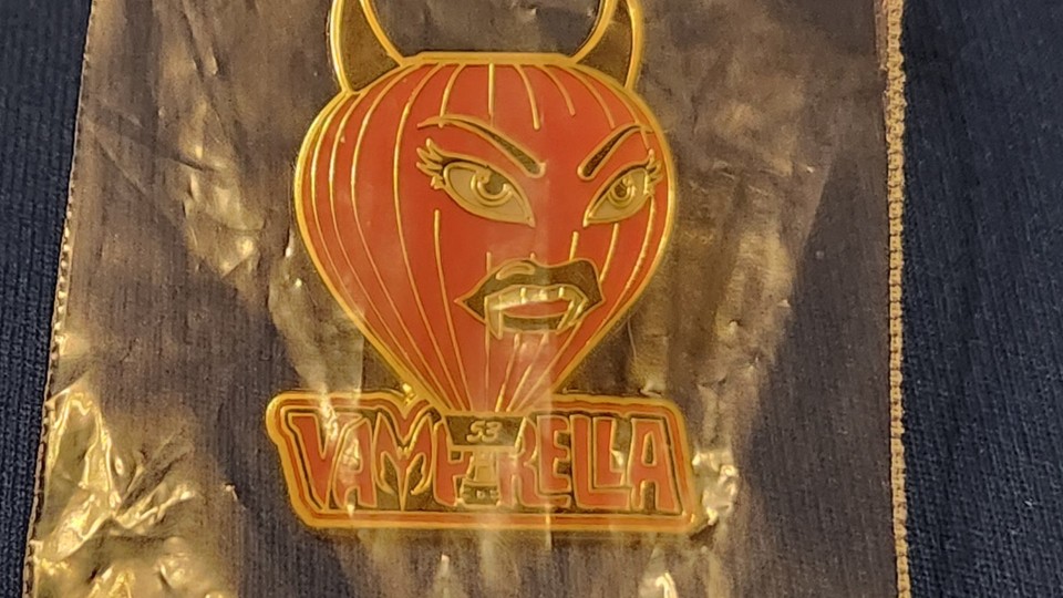 2025 " VAMPIRELLA." AIBF Special shape hot air balloon pin "S/H COMB ...