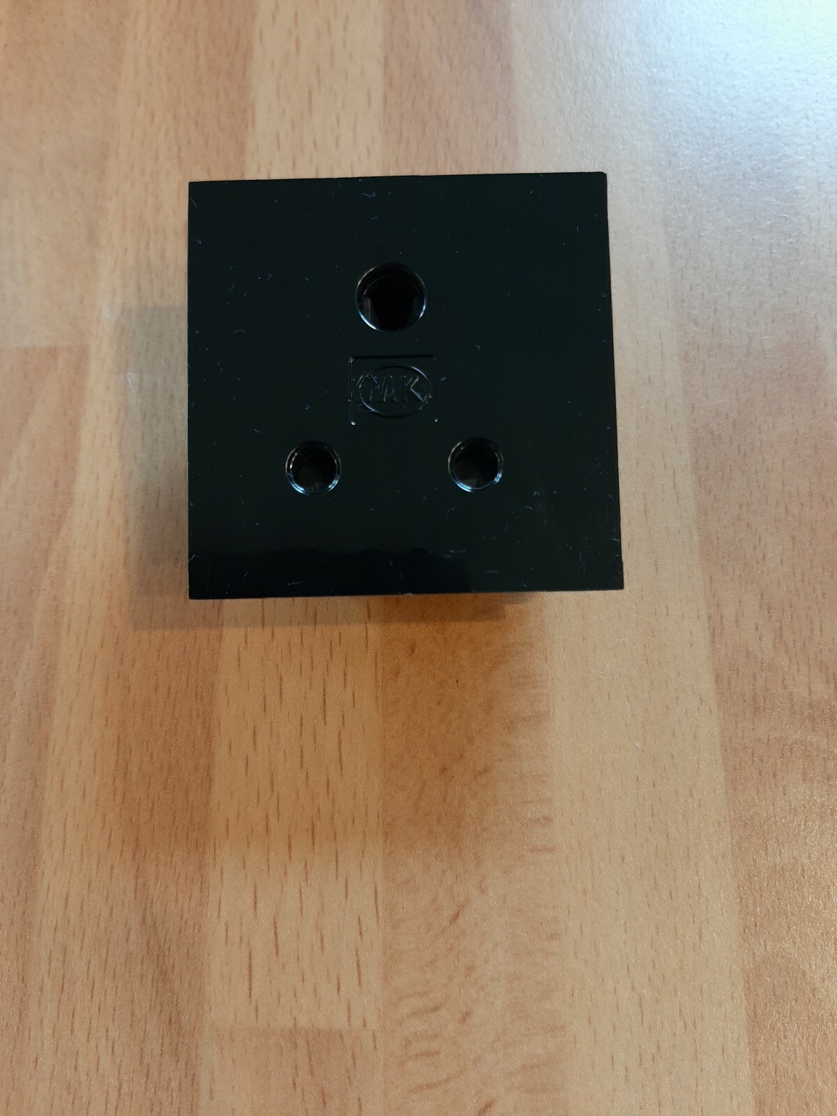 MK Electric K5833 BLK 1G 5A 250V Euro Module Socket (2Mod) 50mmx50mm ...