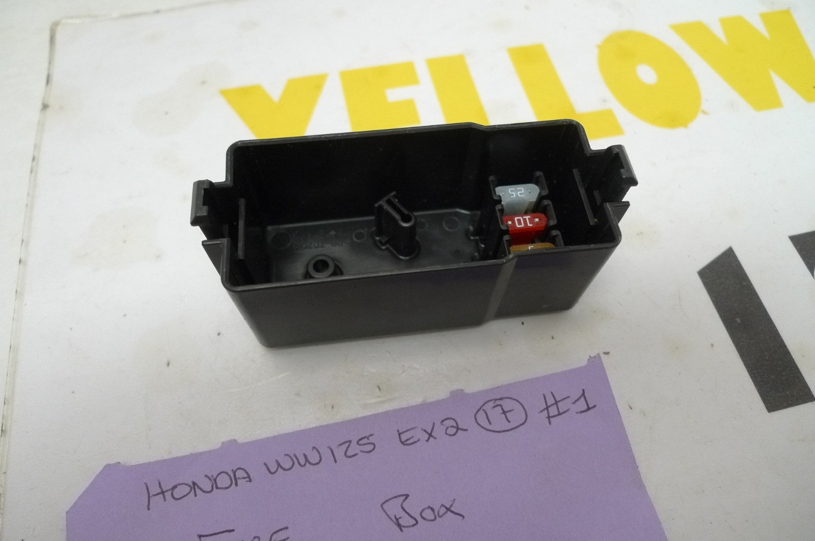 HONDA WW125 EX2 PCX 125 BREAKING. FUSE BOX LID. SCOOTER BREAKERS #1 (67 ...