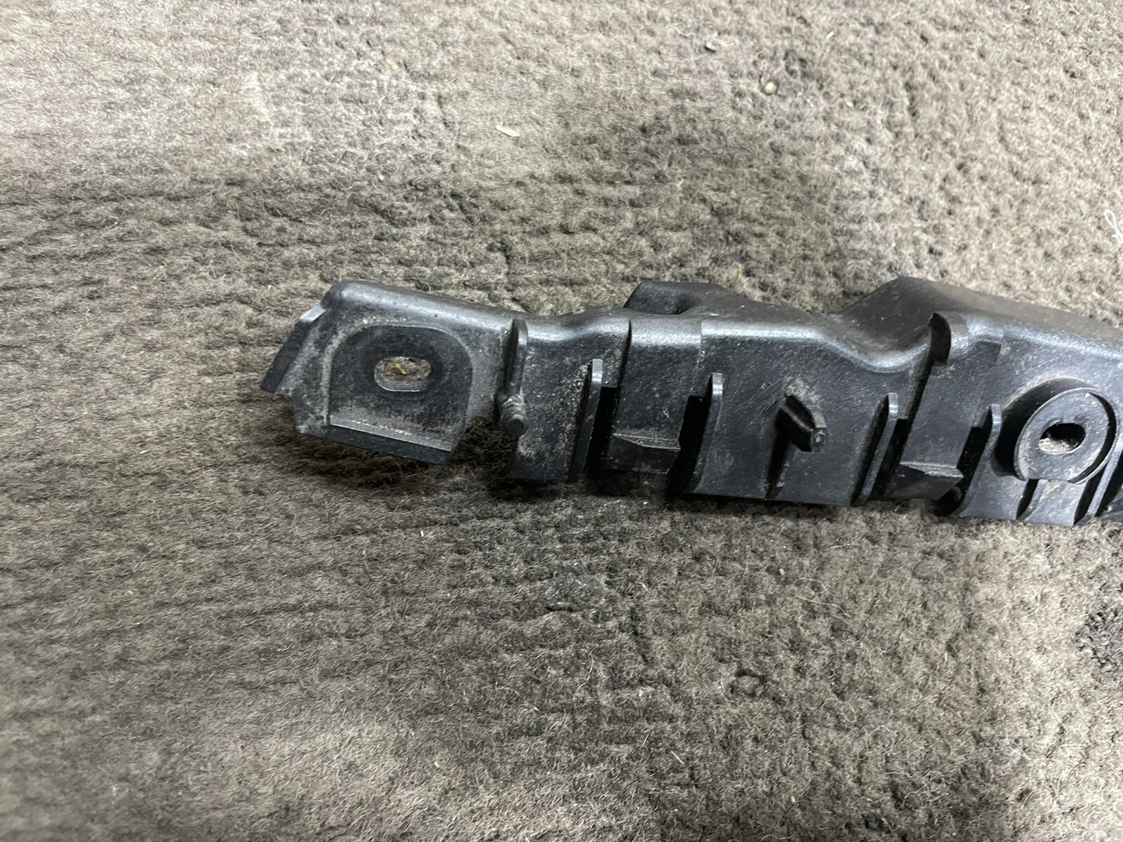 Audi A3 8P Drivers Side Right Front Bumper Bracket 8P0807184B | eBay