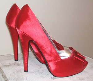 PRIMARK SIZE 7 7.5 8 RED SATIN PEEP TOE HIGH HEEL COURT SHOES WITH BOWS ...