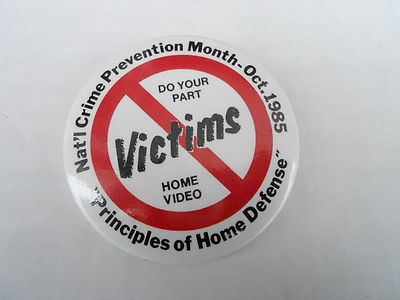 VINTAGE PINBACK BUTTON #105-036 - VICTIMS - CRIME PREVENTION | eBay