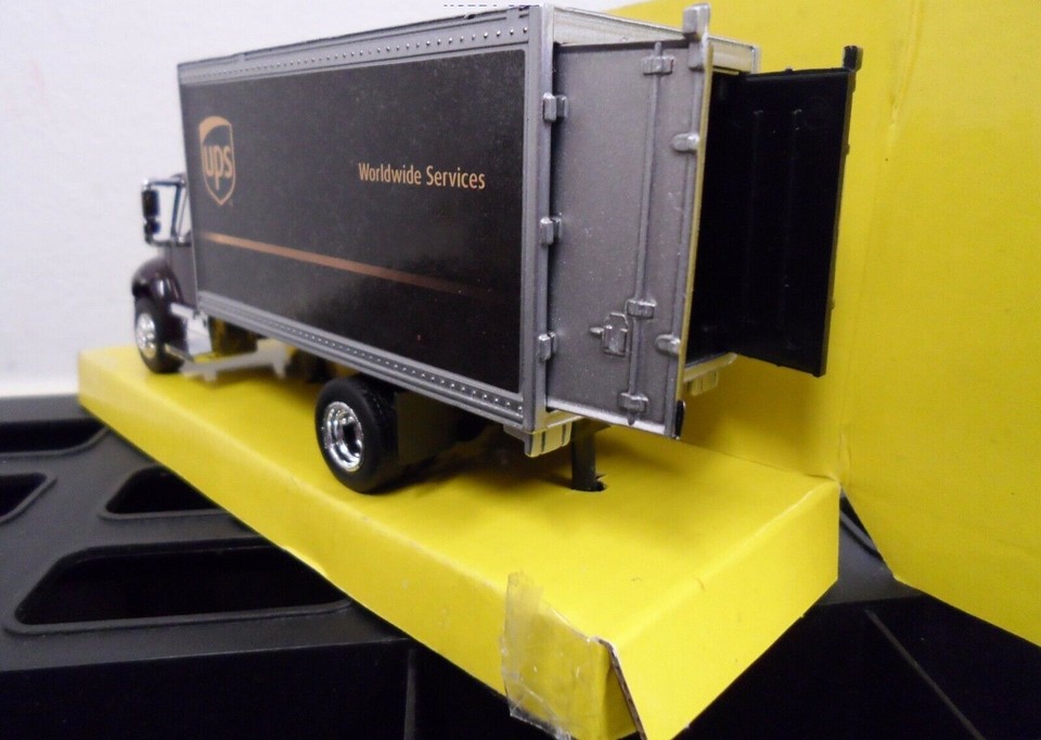 UPS Box Truck, Daron, Diecast Model Toy Car, UPS Licensed , 6", 1/50 ...