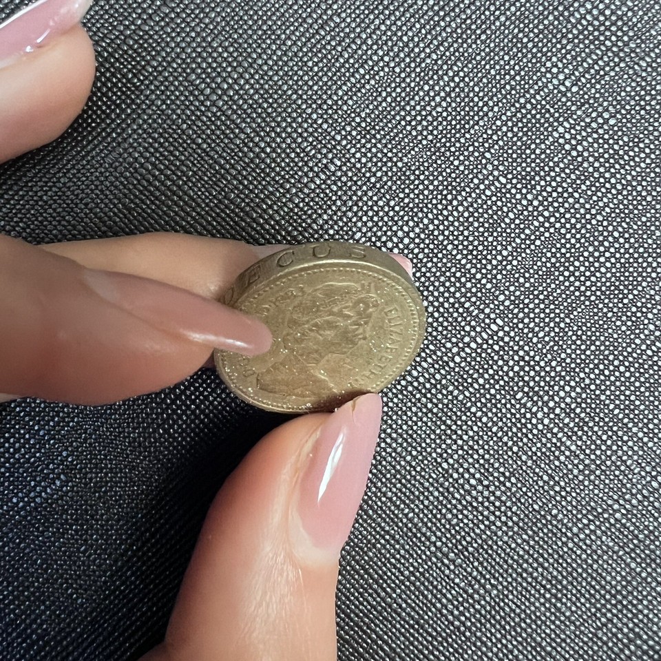 1983 Royal Arms One Pound Coin Old Style (£1) Extremely Rare-writing ...