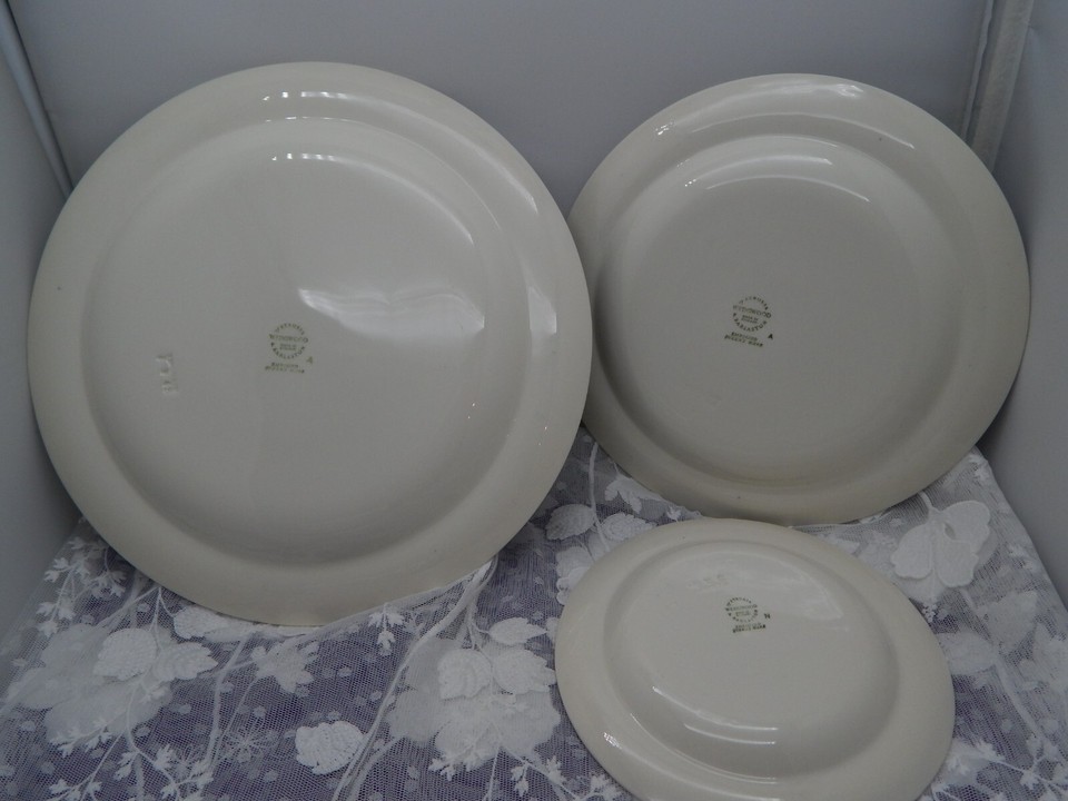 Wedgwood Etruria & Barlaston Embossed Queensware Lavender on Cream 5pc ...