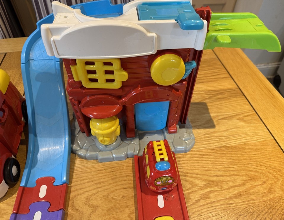 Vtech Toot Toot Drivers Fire Station Playset with Big Fire Engine Toy ...