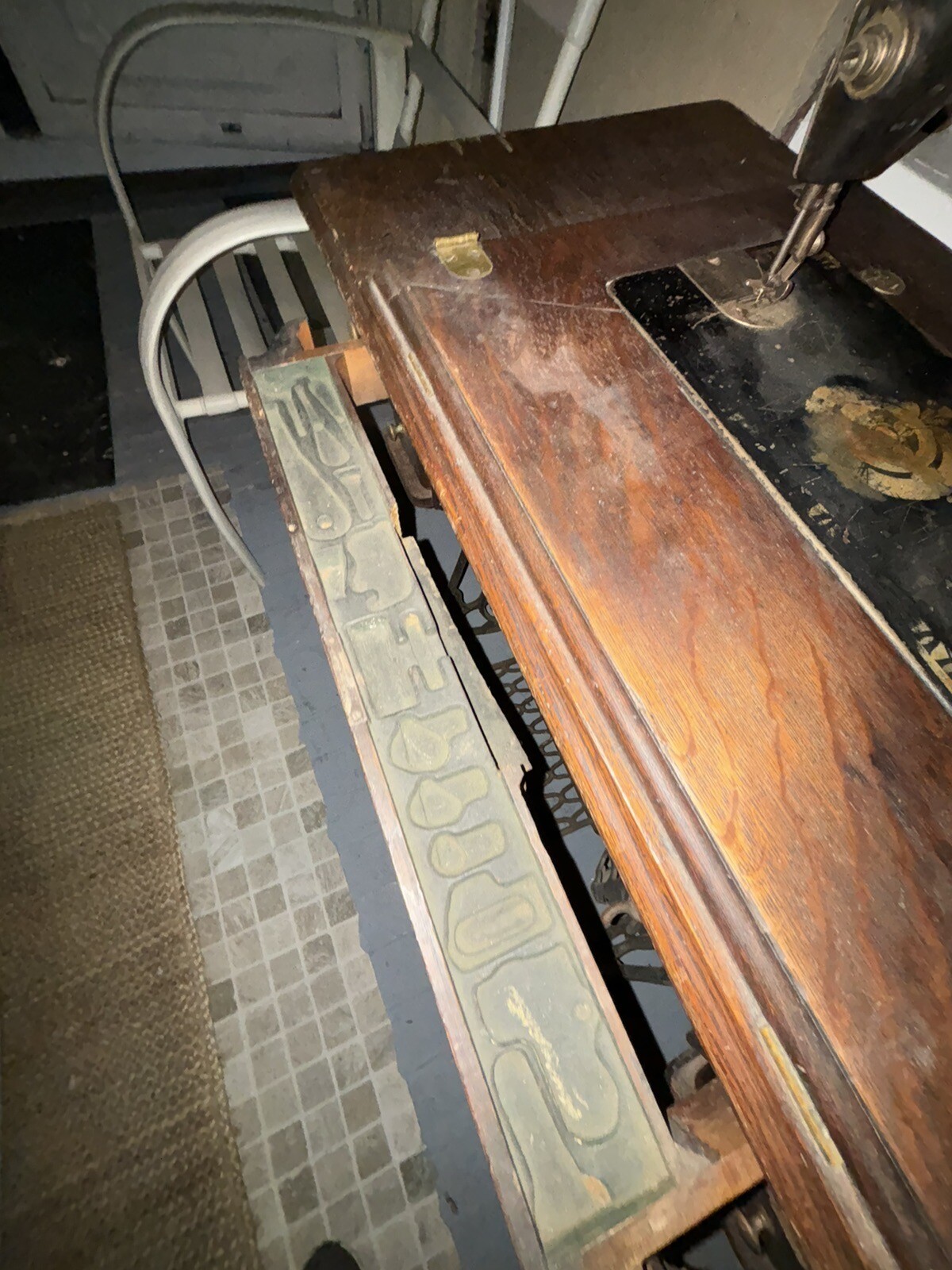 Antique Singer sewing machine and desk. G series serial number. | eBay