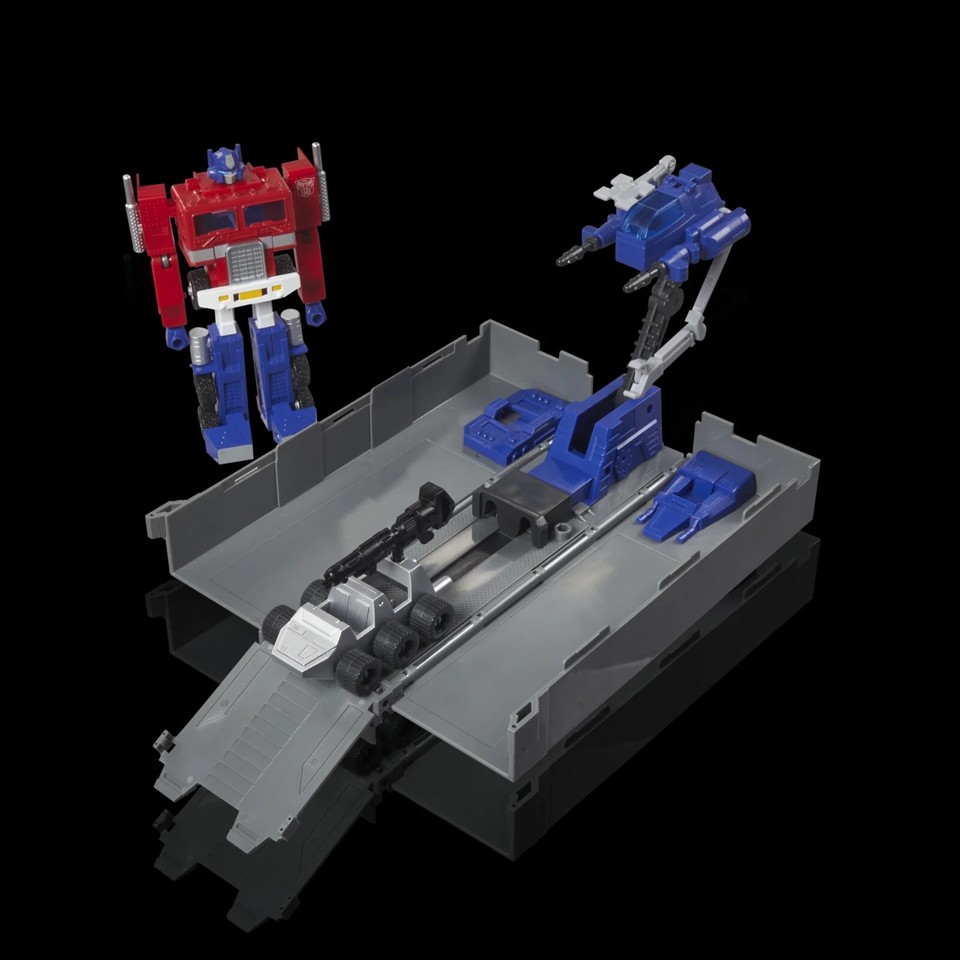 Optimus Prime Transformers 40th Anniversary G1 Retro Reissue Action ...