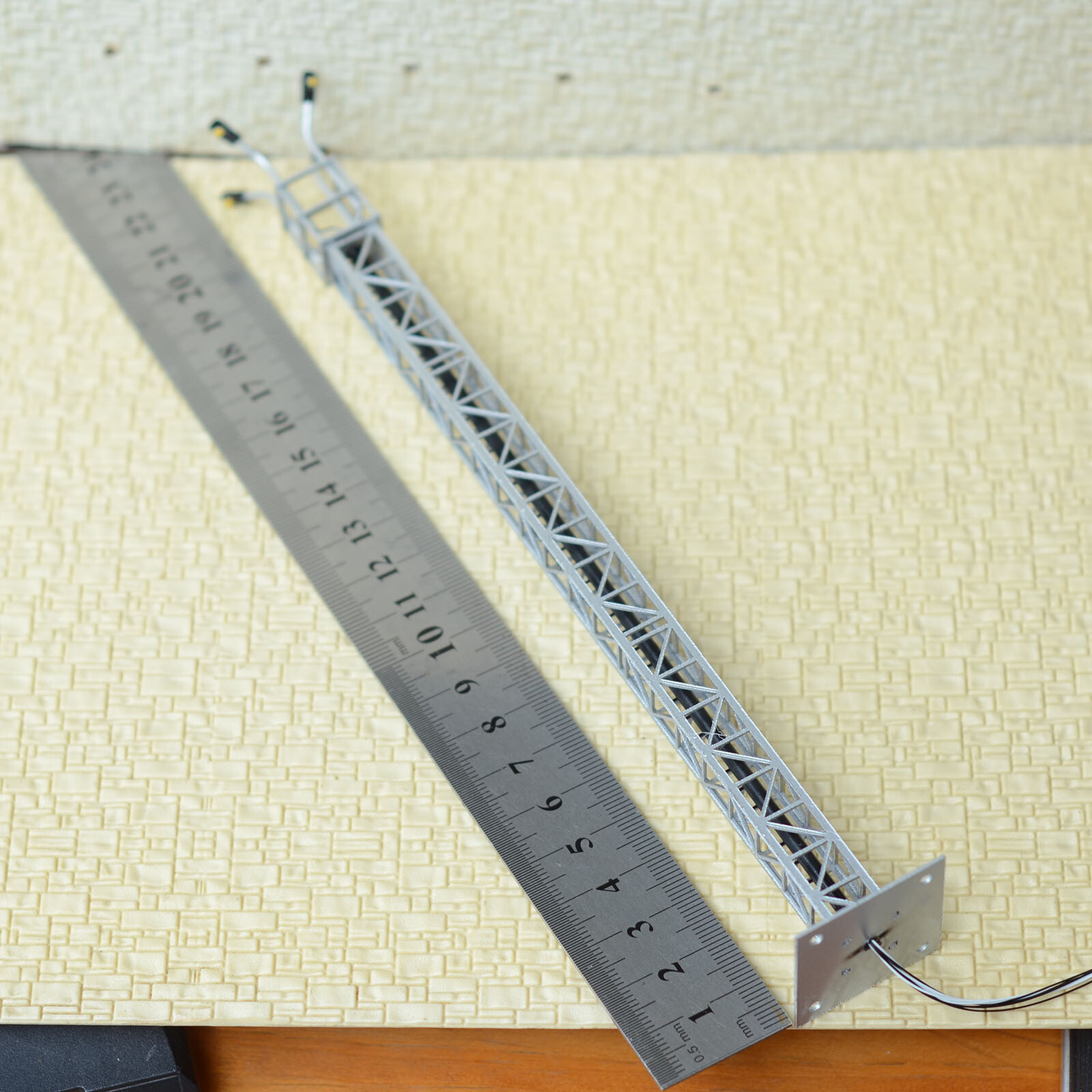 1 x HO tower light LED made yard light working assembled metal silver # ...