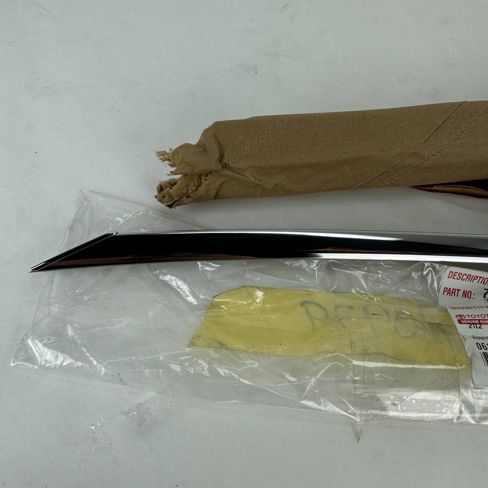 2015 - 2017 Toyota Camry Rear Right Door Window Upper Frame Molding ...