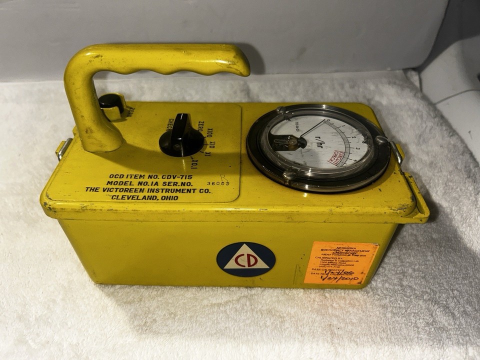 Vintage Civil Defense Victoreen CDV-715 Model 1A Geiger Counter w Box ...