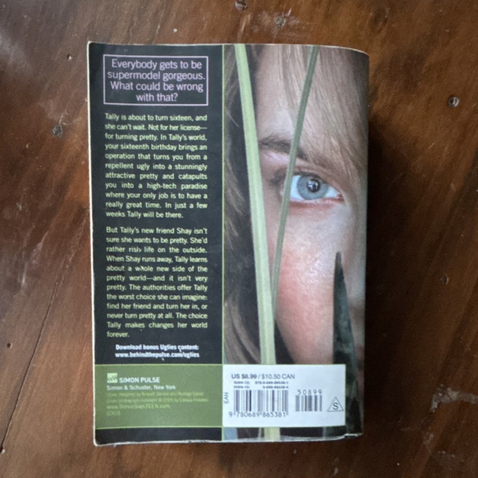 Uglies Scott Westerfeld Paperback Simon Pulse 2005 Beauty Identity ...