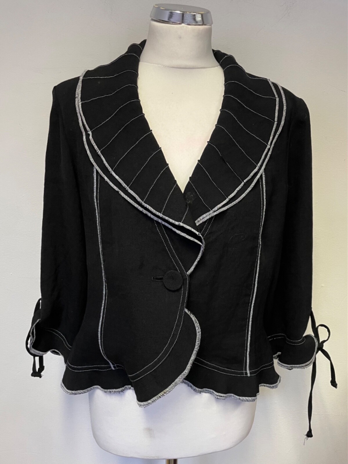 GOLD BY MICHAEL H BLACK & WHITE TRIM UNLINED FRILLED … - Gem