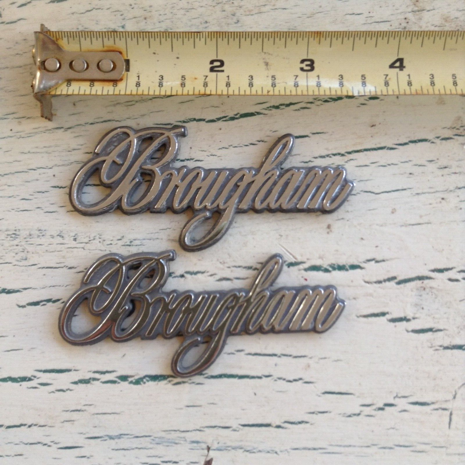 1980/90 CADILLAC EMBLEM- BROUGHAM - METAL SCRIPT /FENDER -SILVER/EXC ...