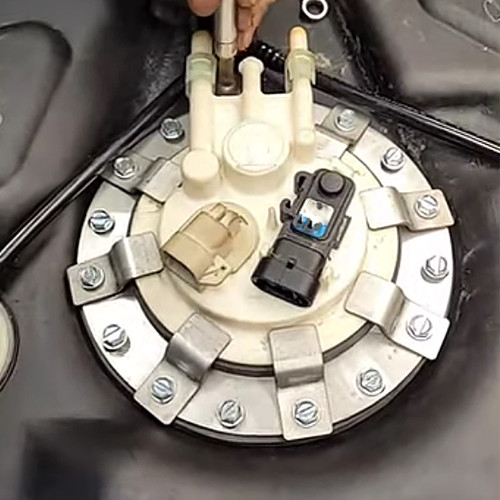 For 2004-05 Chevy Colorado GMC Canyon Rear Plastic Fuel Tank Repair ...