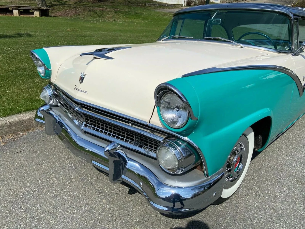 '55 Ford Crown Vic and Its Amazing Transparent Top