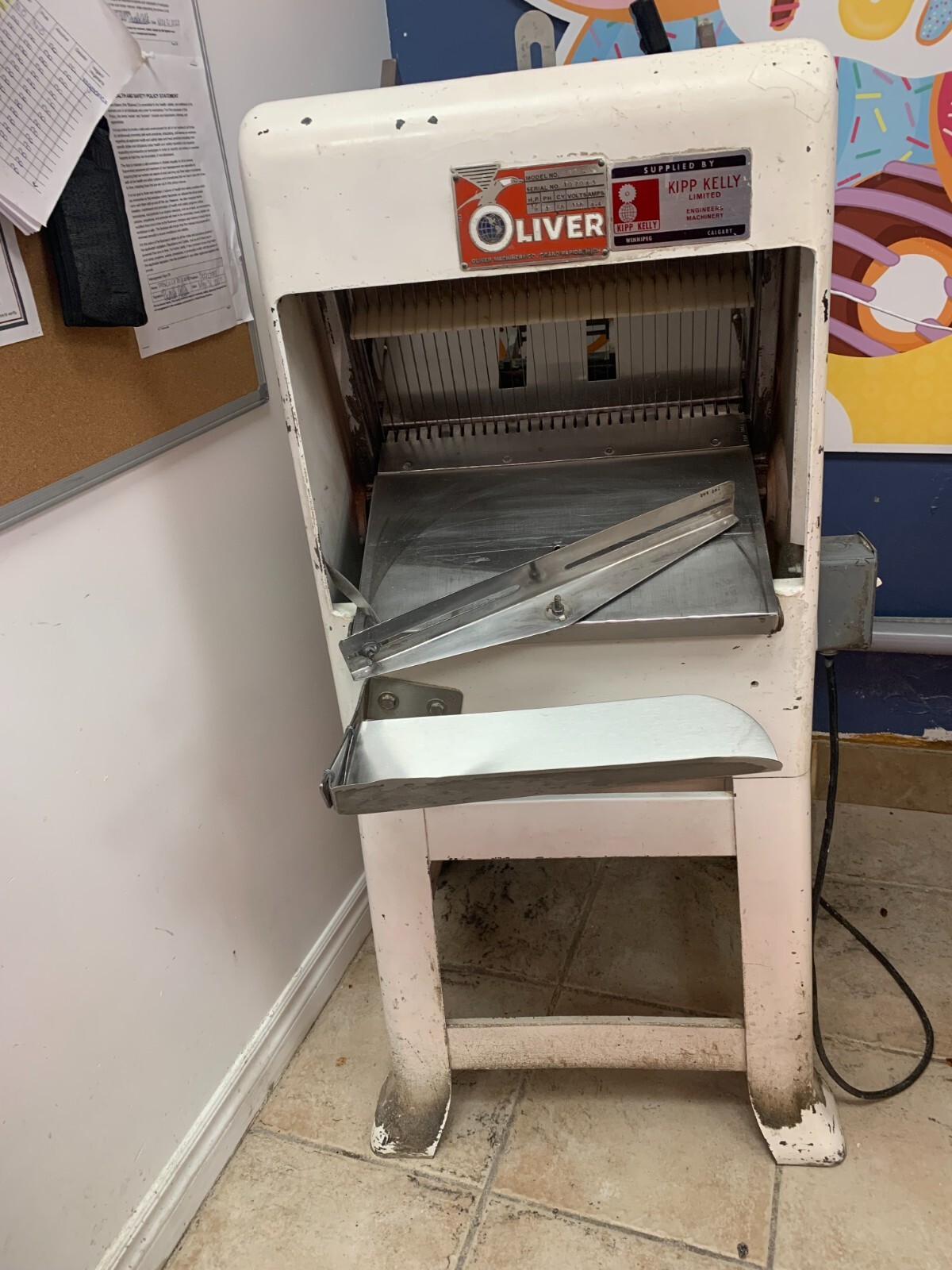 Oliver 797G Electric Floor Standing Bread Slicer, 1/2" Slice Thickness ...