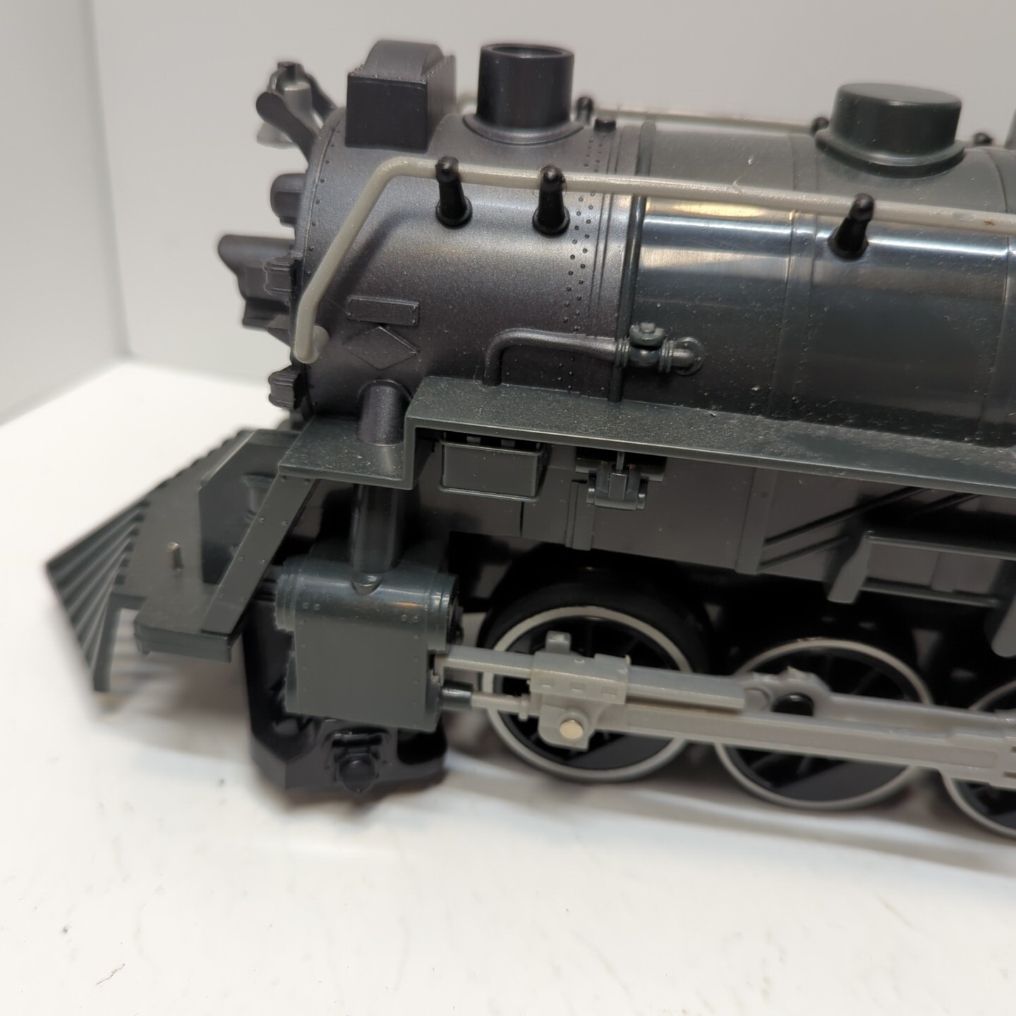 Lionel Pennsylvania Ready-to-Play 561 2239EL1 Plastic Locomotive Engine ...