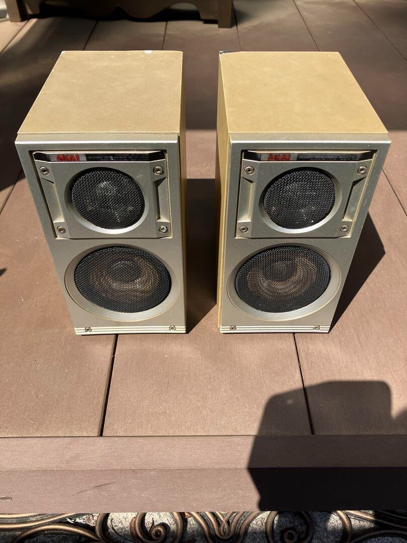 Vintage AKAI SW-TM5 3-Way Speaker System