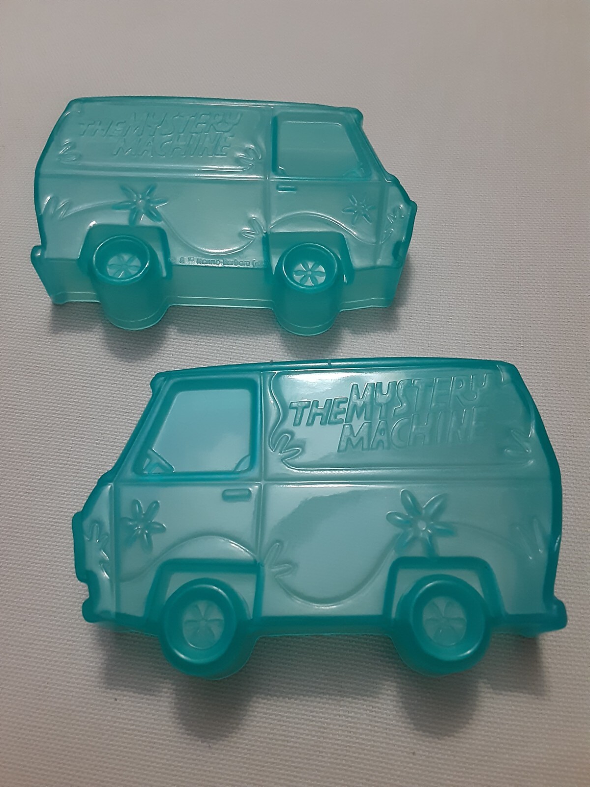 Scooby-Doo Tiny Mights Mini Figures Mystery Machine Van Figure Holder ...