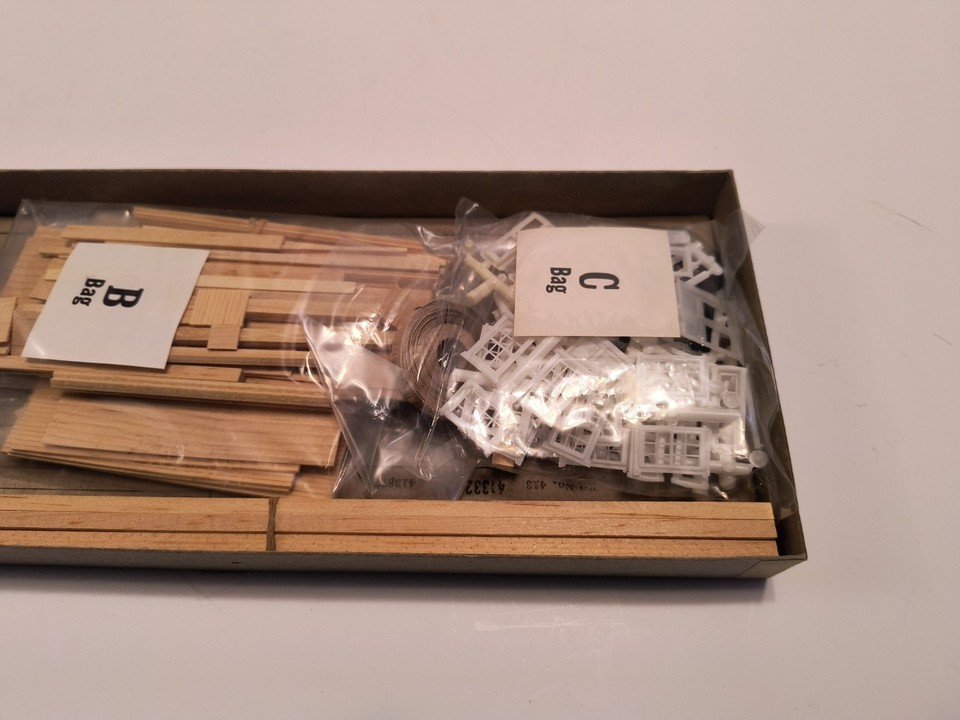 Campbell Scale Models - HO Carsten's Flop House - Kit #413-2995 - HO ...