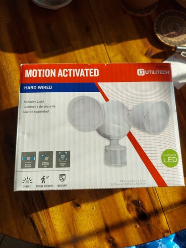 Utilitech 0803994 Motion Activated Hardwired Security Light White | eBay