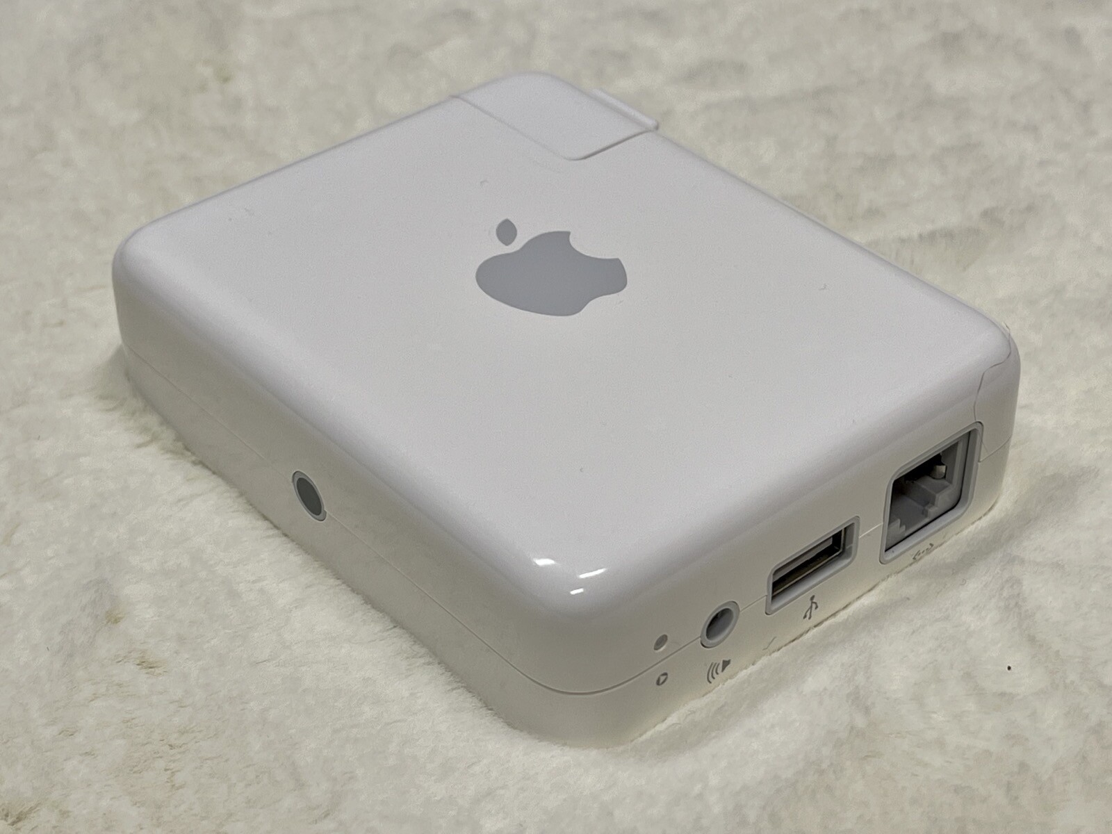 Apple Airport Express Base Station 54 Mbps Wireless G Router M9470LL/A ...