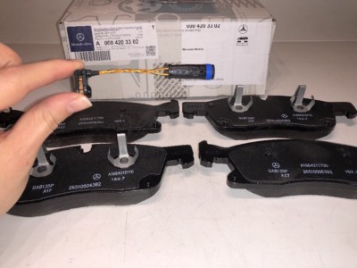 Front Brake Pad Set With sensor For 2012-2018 Mercedes GL, GLE, GLS, ML ...