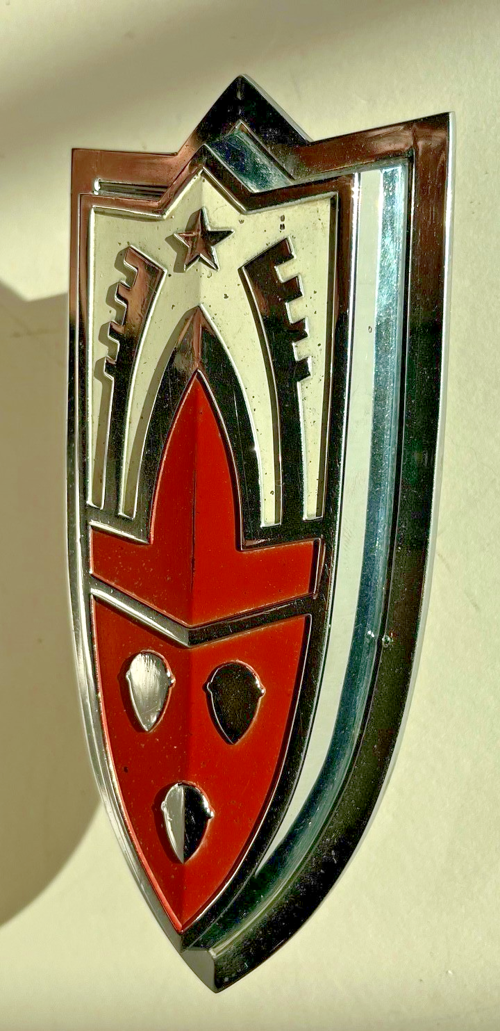 This is a 1958 Oldsmobile 88 and 98 Fiesta Starfire Grille Shield ...