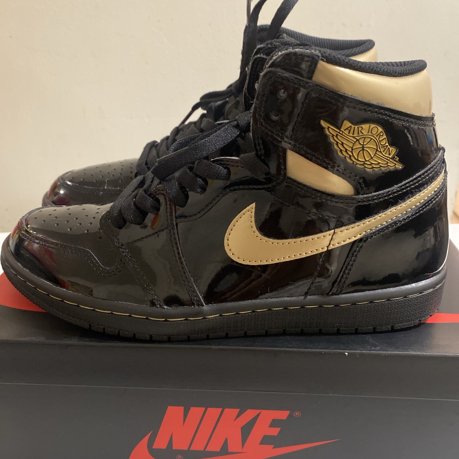 2020 Air Jordan 1 Hi ( Metallic Gold) size 8 - Gem