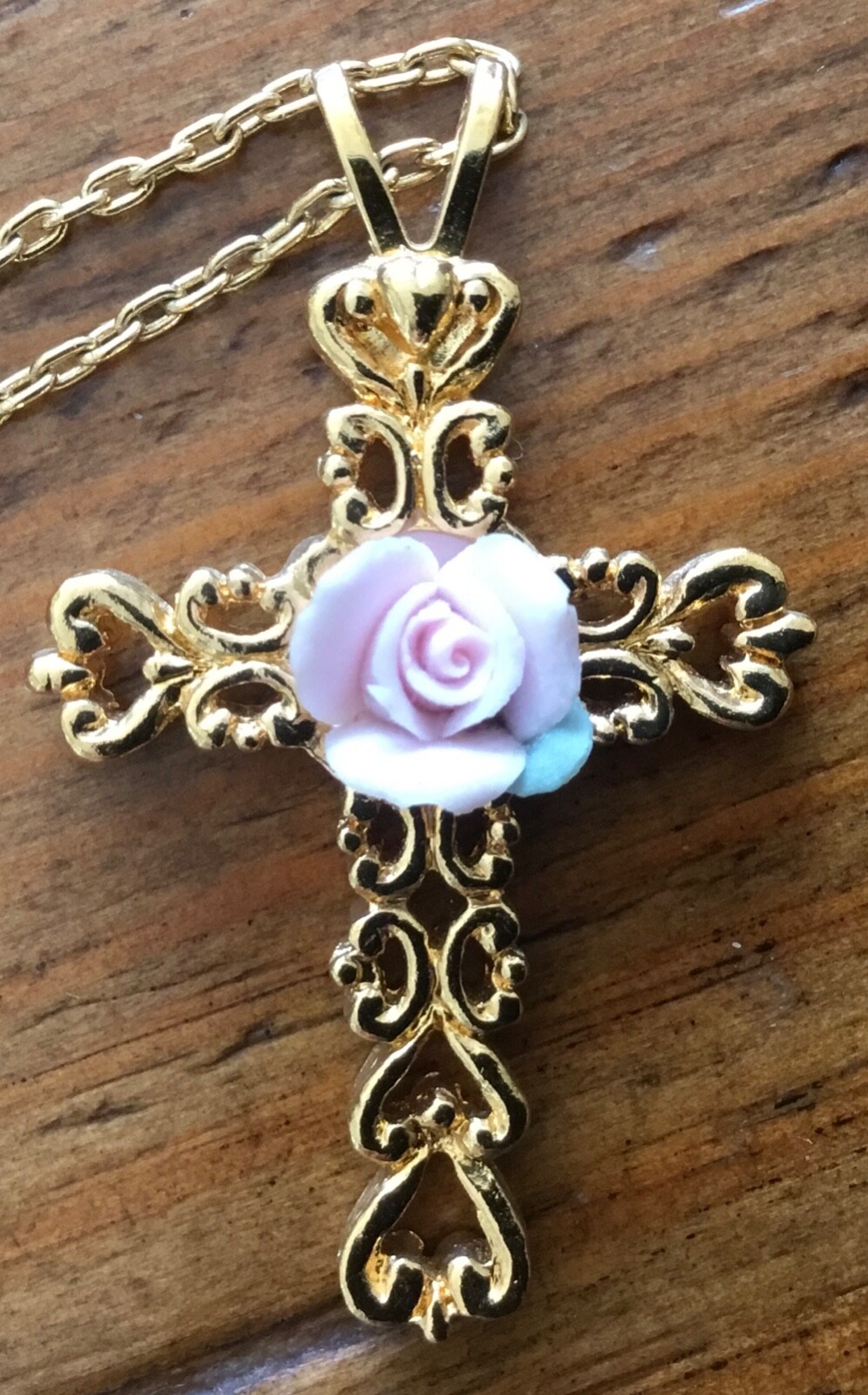 AVON gold Cross Necklace with porcelain Rose - Gem