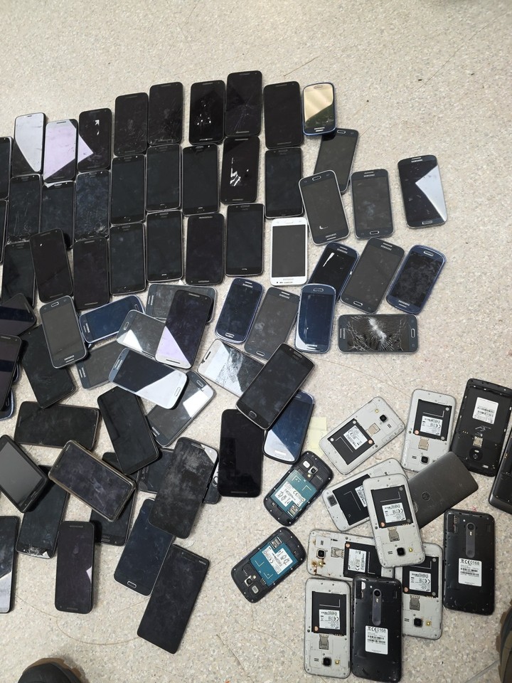 Job Lot Of 82 X Mixed Android Mobile Phones-Motorola,Samsung-SPARES OR ...