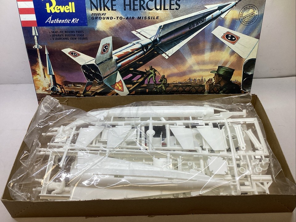 Revell U.S. ARMY NIKE HERCULES GROUND TO AIR MISSILE kit in box CM82423 ...