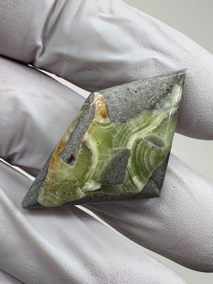 RARE ( 52 ct.) Polished Green Wavellite Cabochon from Avant, Arkansas ...